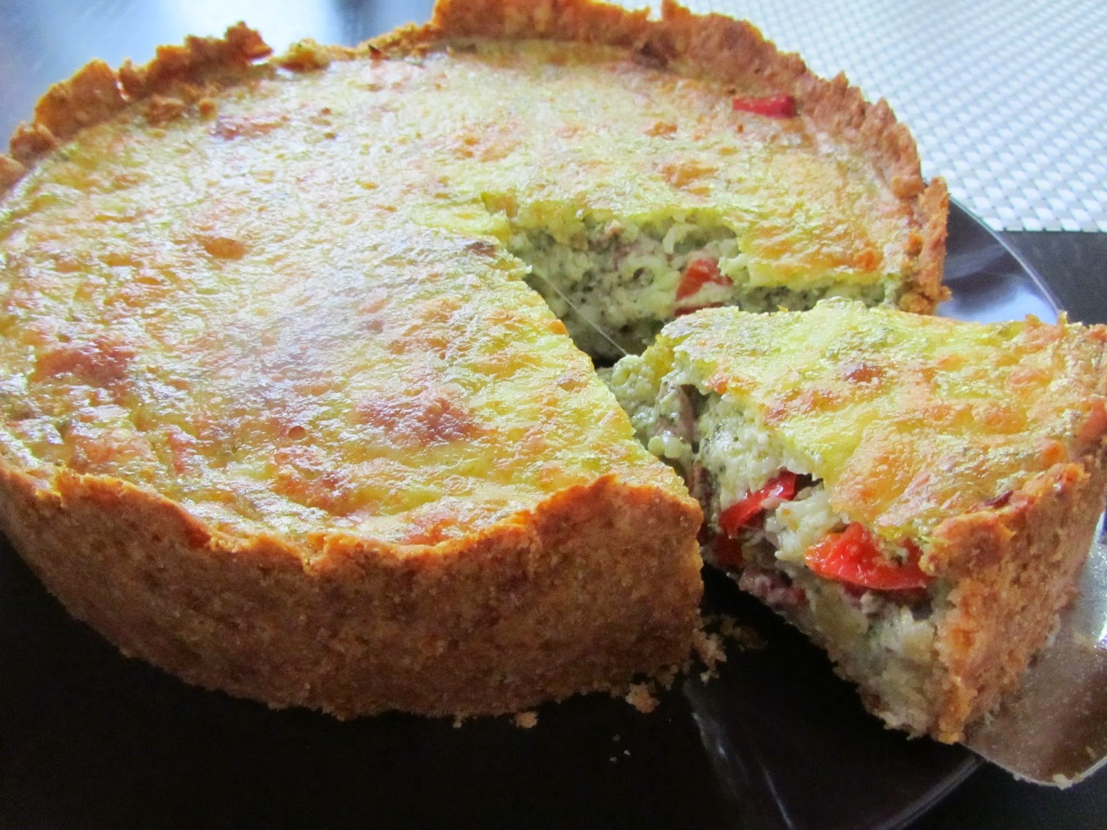 Nauravat Nakkiset: Mehevä suolainen piirakka