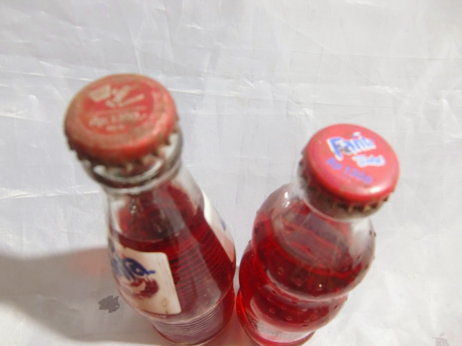 CILEGON ANTIK: Dua Botol Fanta Merah Berikut Isinya