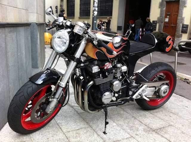 TRANFORMASI HONDA CBX 750P : CBX 750 Pelbagai Rupa dan Warna