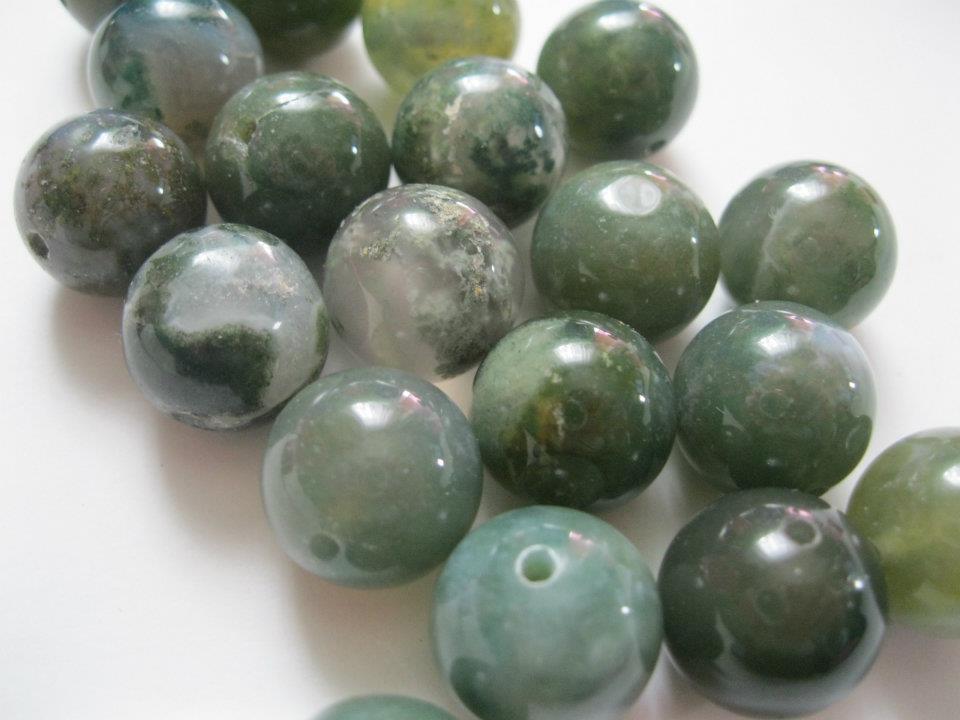 Декоративни рачни изработки: poludragi kamenja i nivno znacenje