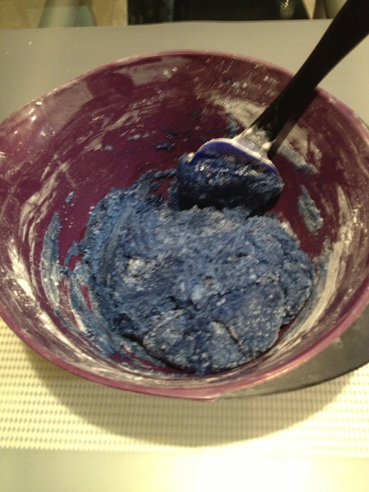 Paso a paso fondant extendido o masa americana color azul