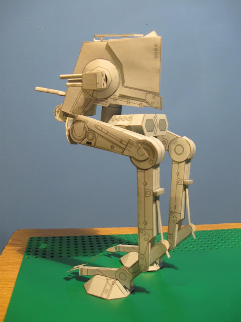 AT-ST - dwunożny łazik zwiadowców Imperium - kartonowo