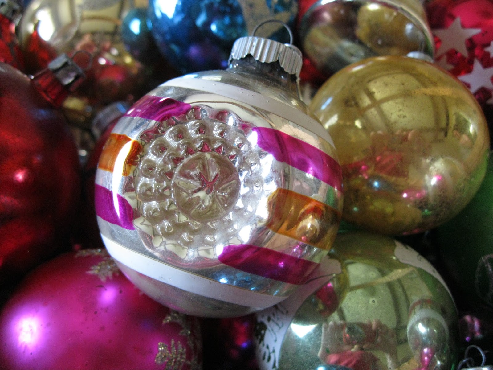 Apron History: Shiny Brite