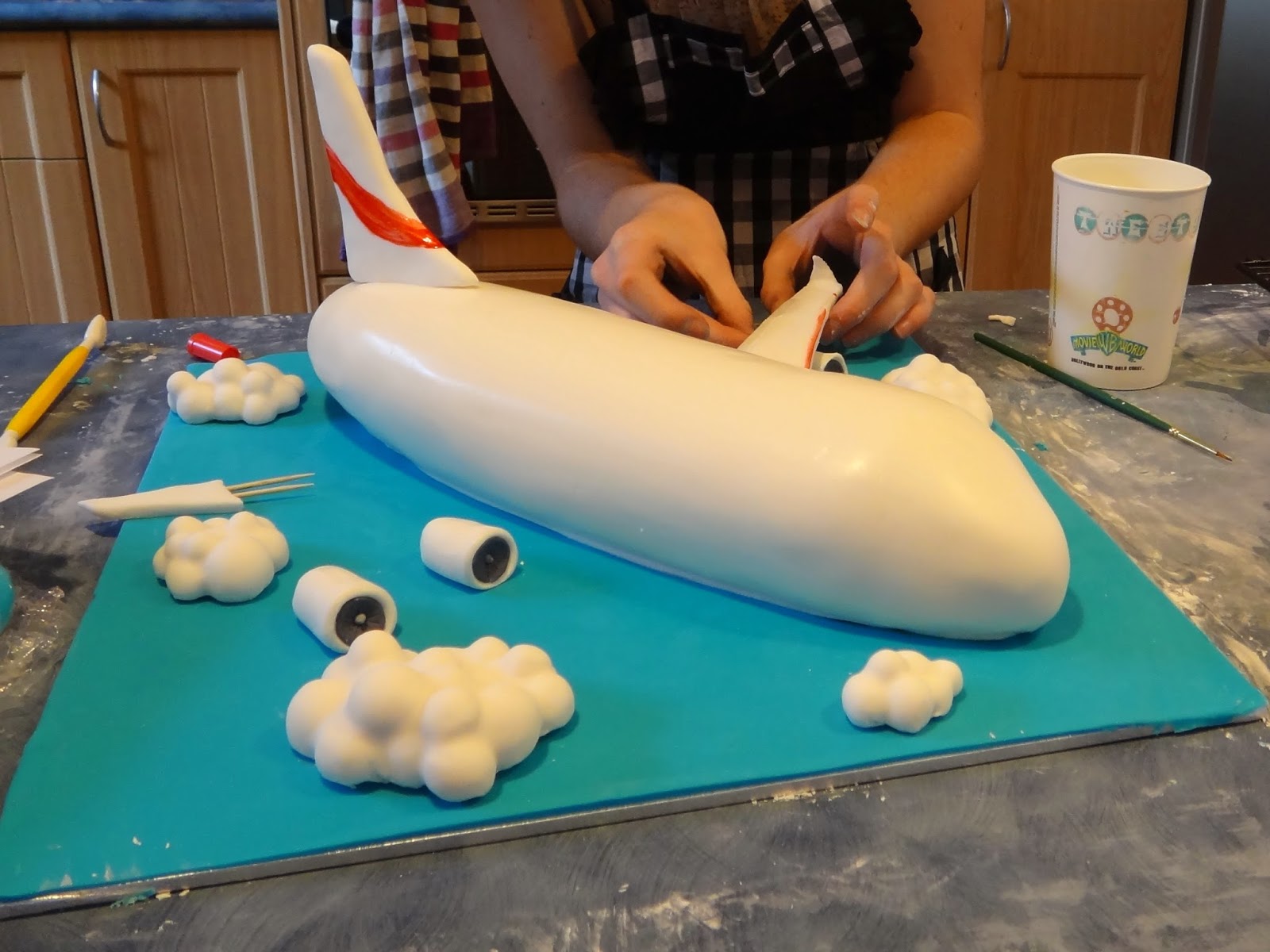 Delicious Art: Aeroplane Cake with picture tutorial