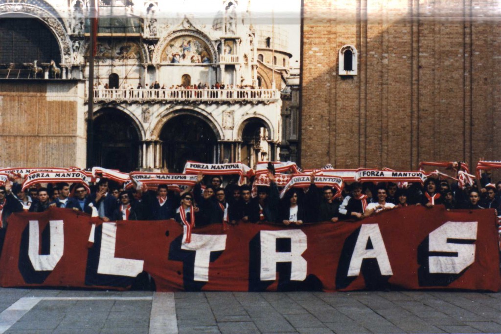 resistance69: ΤΟ ΚΙΝΗΜΑ ΤΩΝ ULTRAS ΚΑΙ ΟΙ ΠΟΛΙΤΙΚΕΣ ΕΠΙΡΡΟΕΣ ΤΟΥ