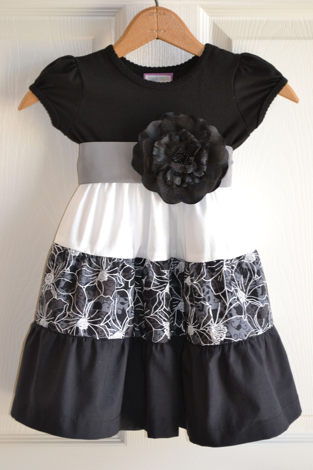 Little Quail: Little girls simple dress 4 way's