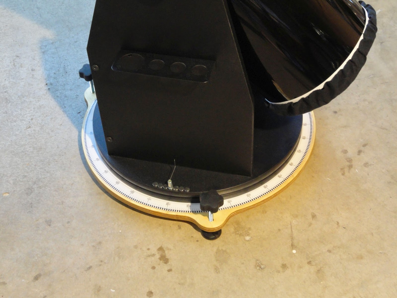Andy's Astronomy: Dobsonian leveling base with setting circle