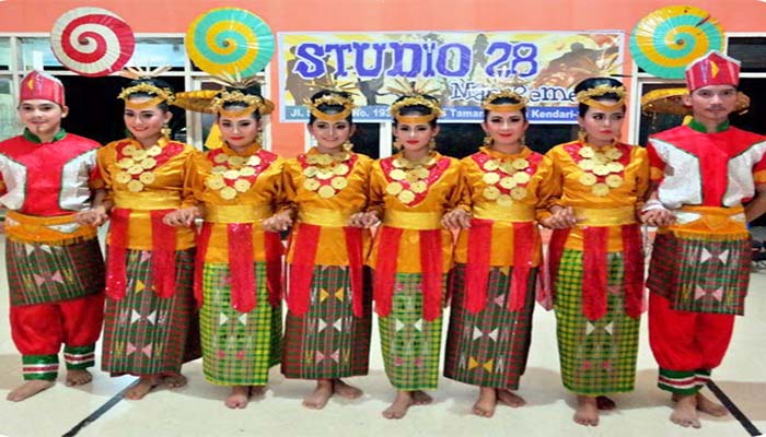 Tari Lulo, Tarian Tradisional Suku Tolaki Dari Sulawesi Tenggara ...