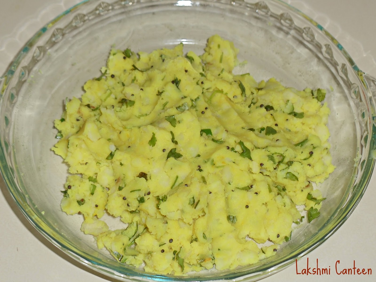 Lakshmi Canteen: Batate Ambado (Potato Fritters)