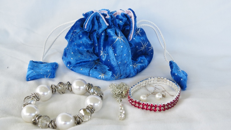 Creating my way to Success: Classy little jewellery pouch tutorial