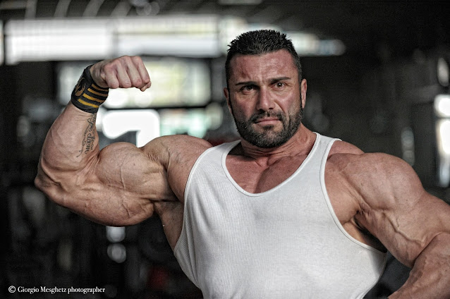 Muscle Lover: Italian bodybuilder Alessandro Grassi