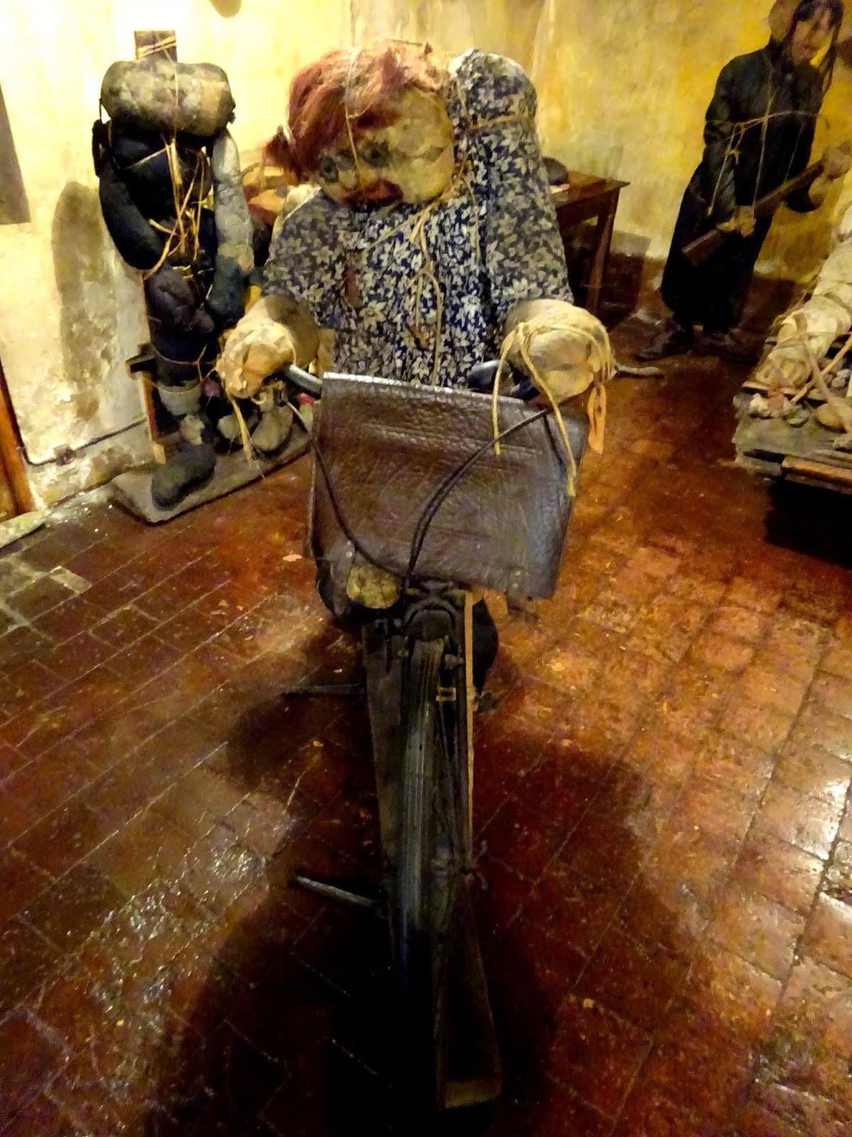 Dr Tony Shaw: La Fabuloserie, Dicy, Yonne (89)