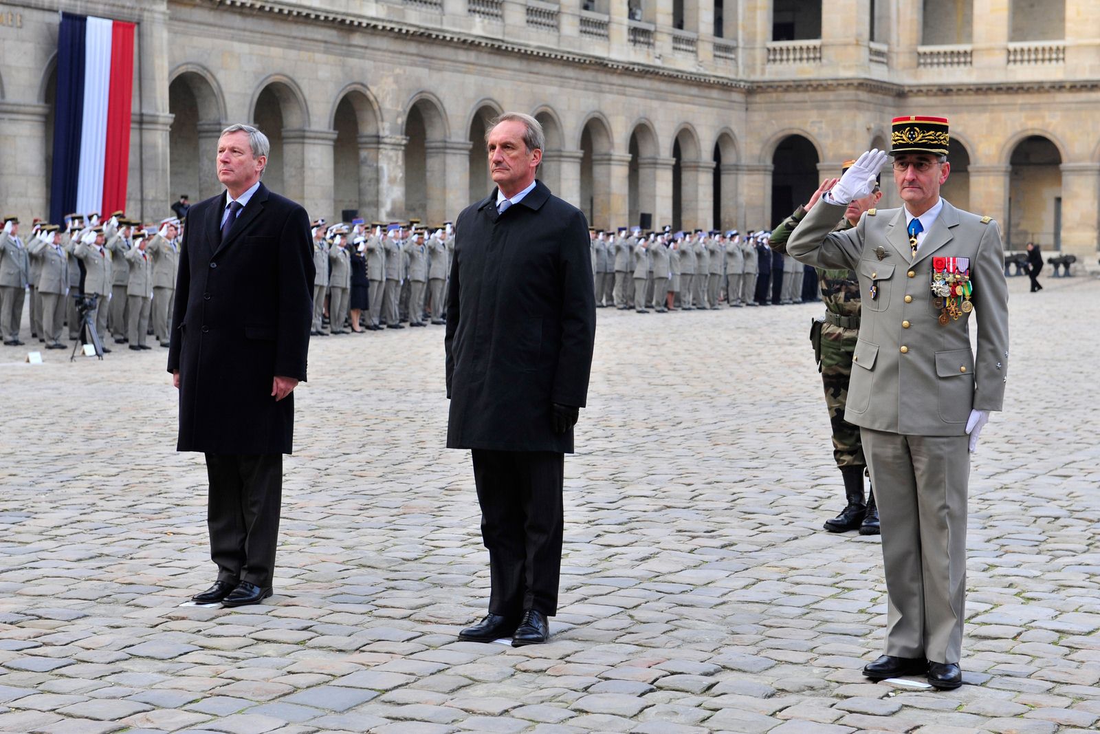 Le mamouth: "Des héros pour la France, des modèles pour la DGSE"