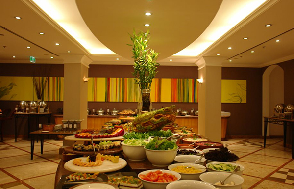 Ramadan Tents and Iftar Buffets {Riyadh Hotels // Part 1}