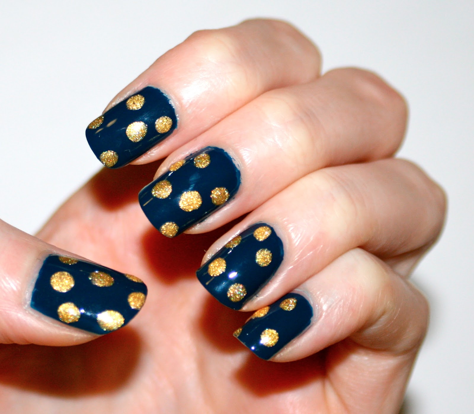 evlady: Textured Gold Polka Dots Nail Art