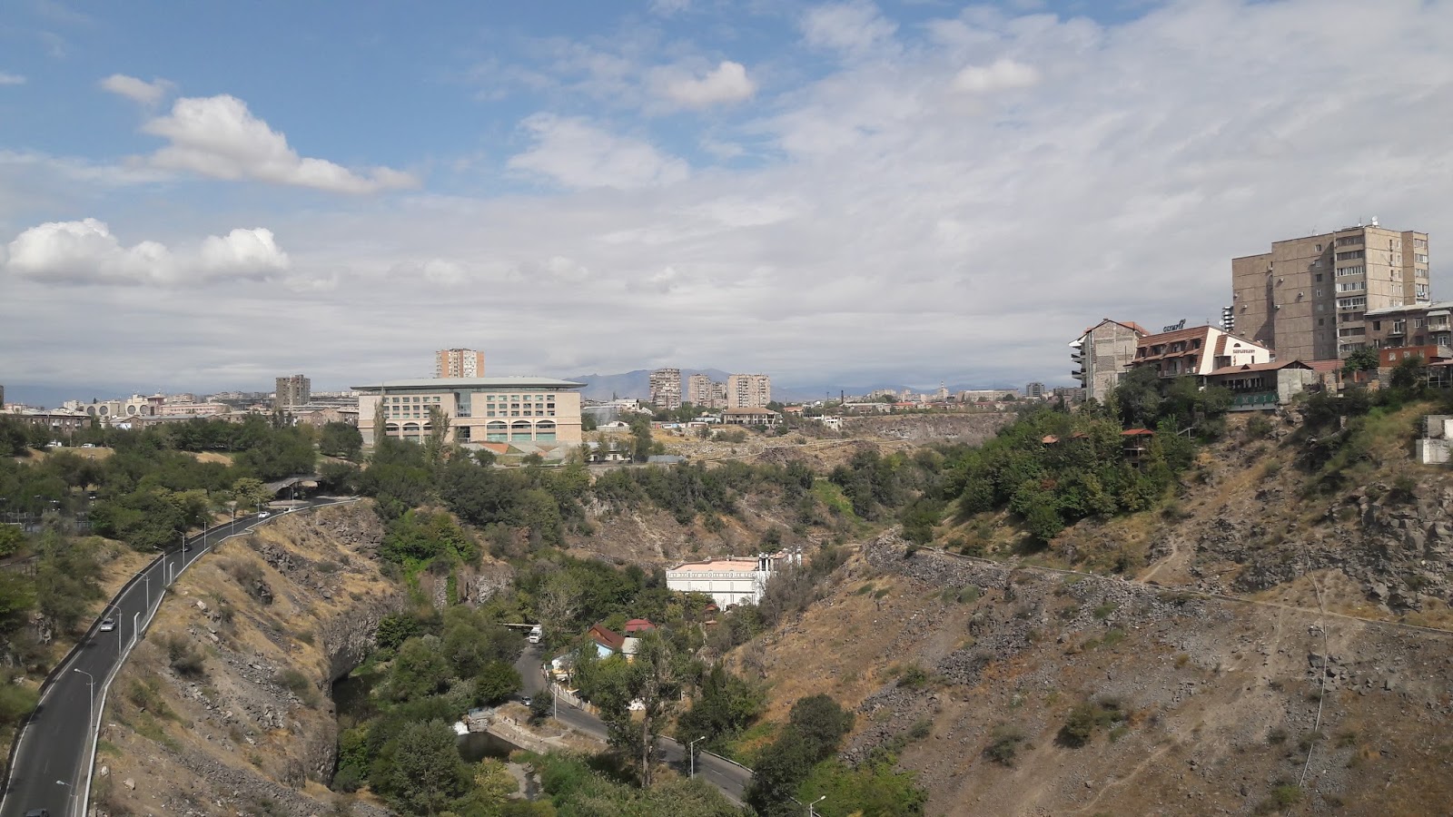 Üle mägede lennates grusiinide igapäevaellu!: Näiliselt sarnane kuid ...