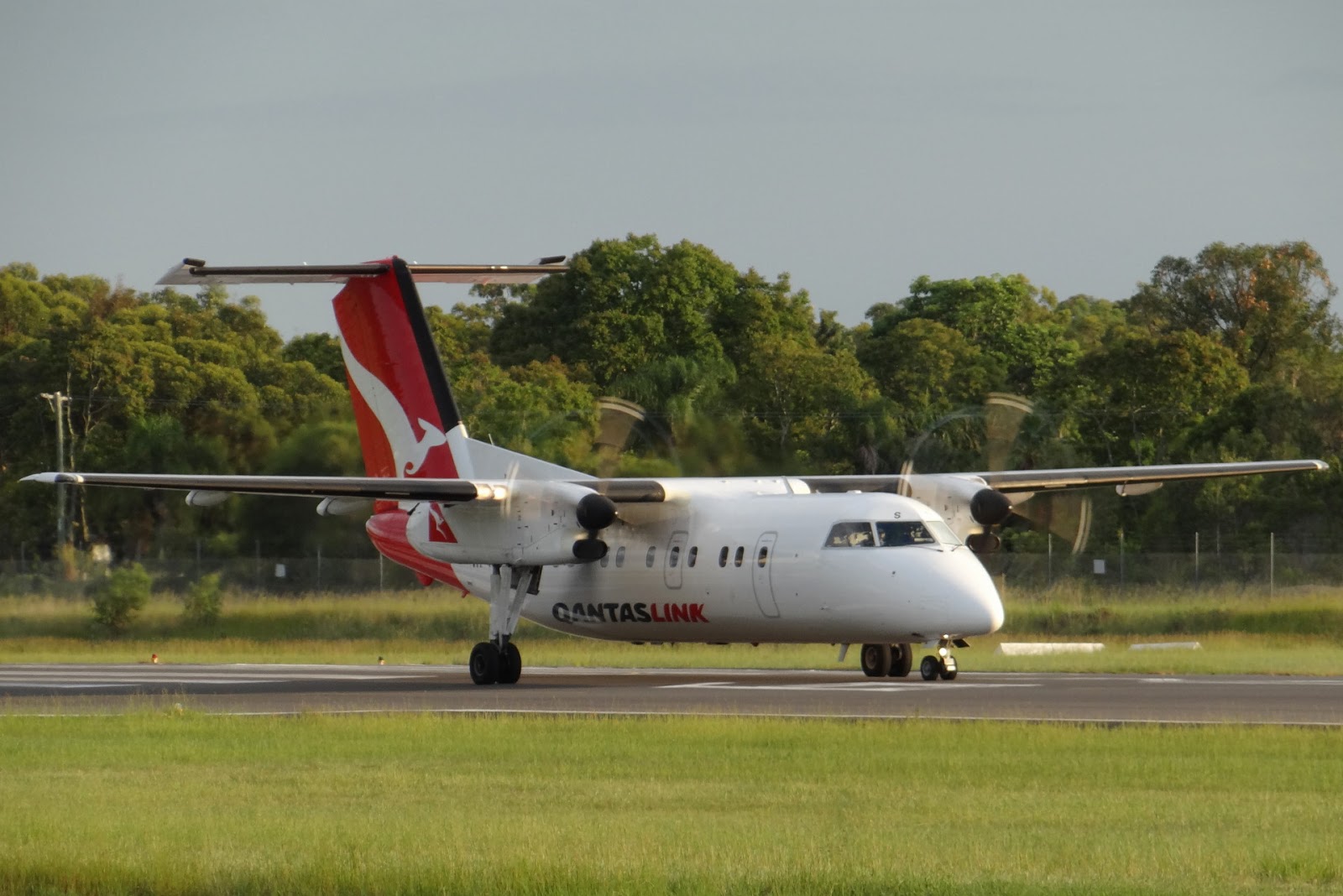 Air Queensland.blogspot: QantasLink de Havilland Dash 8-200 / Q200