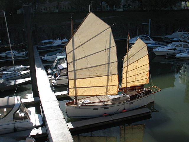 Boat Bits: A very cool build...