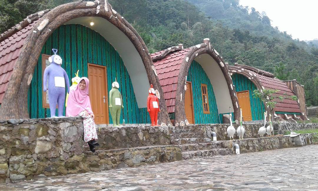 Curug Ciherang dan Rumah Pohonnya, Spot Keren Untuk Berfoto-ria di ...