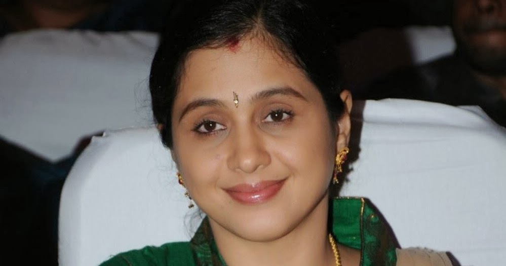 Devayani Hot Saree Stills High Resolution Pictures