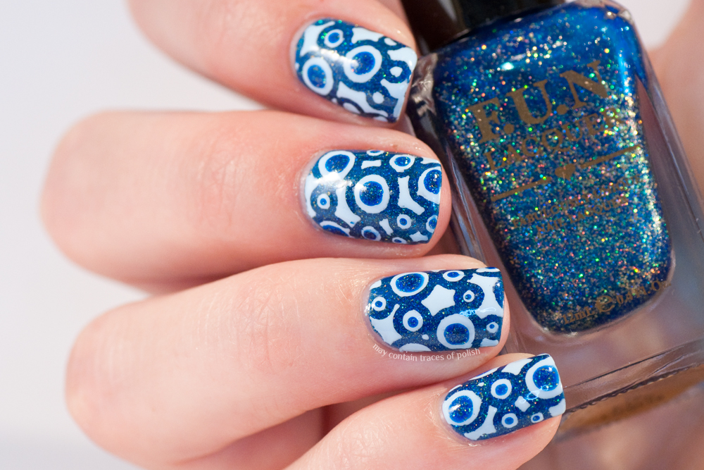 Blue circle nail vinyls - May contain traces of polish