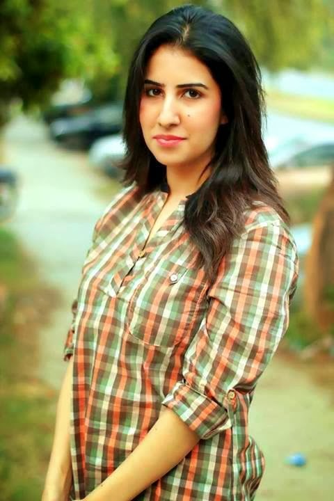 Absa Komal | MangoMag