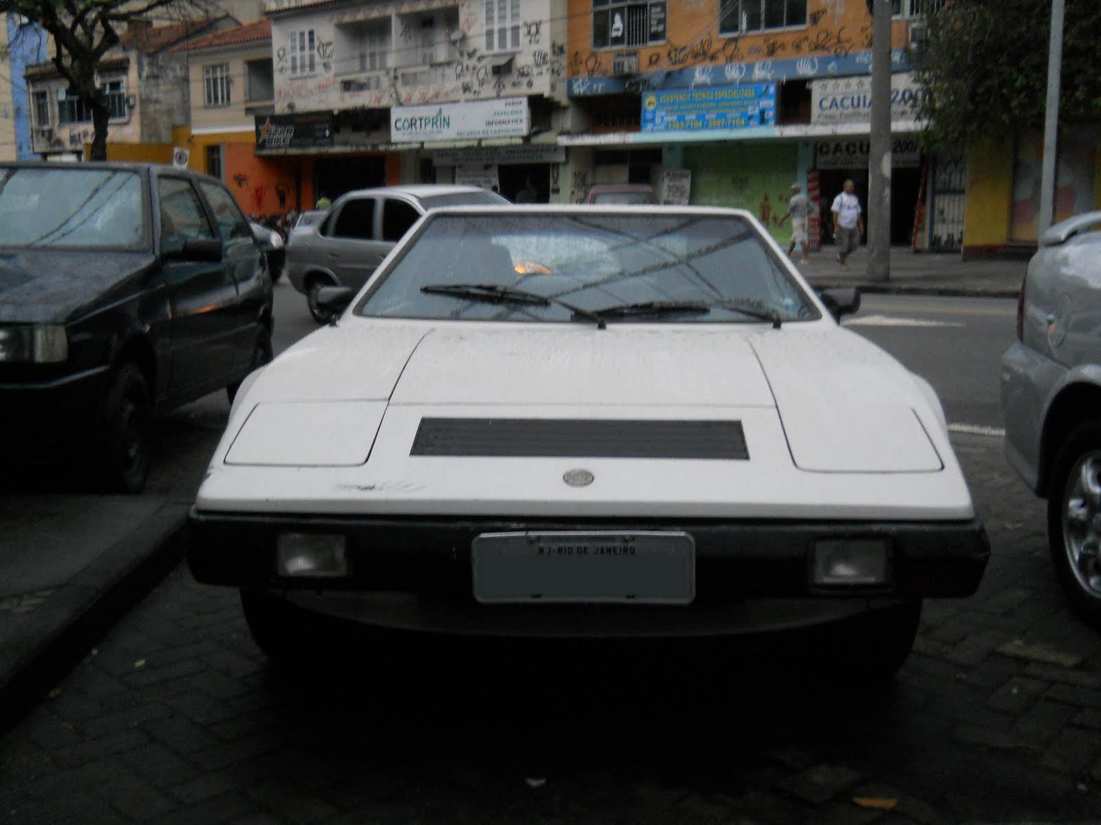 Registros Automotivos do Cotidiano: Farus ML 929 1983