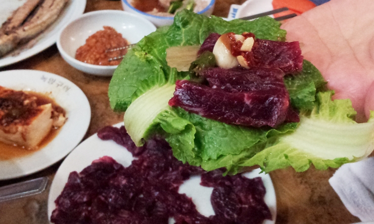 You need something to chew on? – Daegu Raw Beef Lump (Mungtigi)