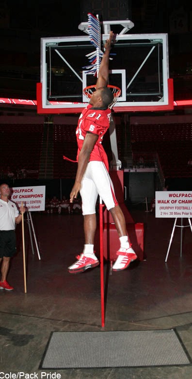 BASKET A TODO RITMO: "TOUCHING TOP OF BACKBOARD"