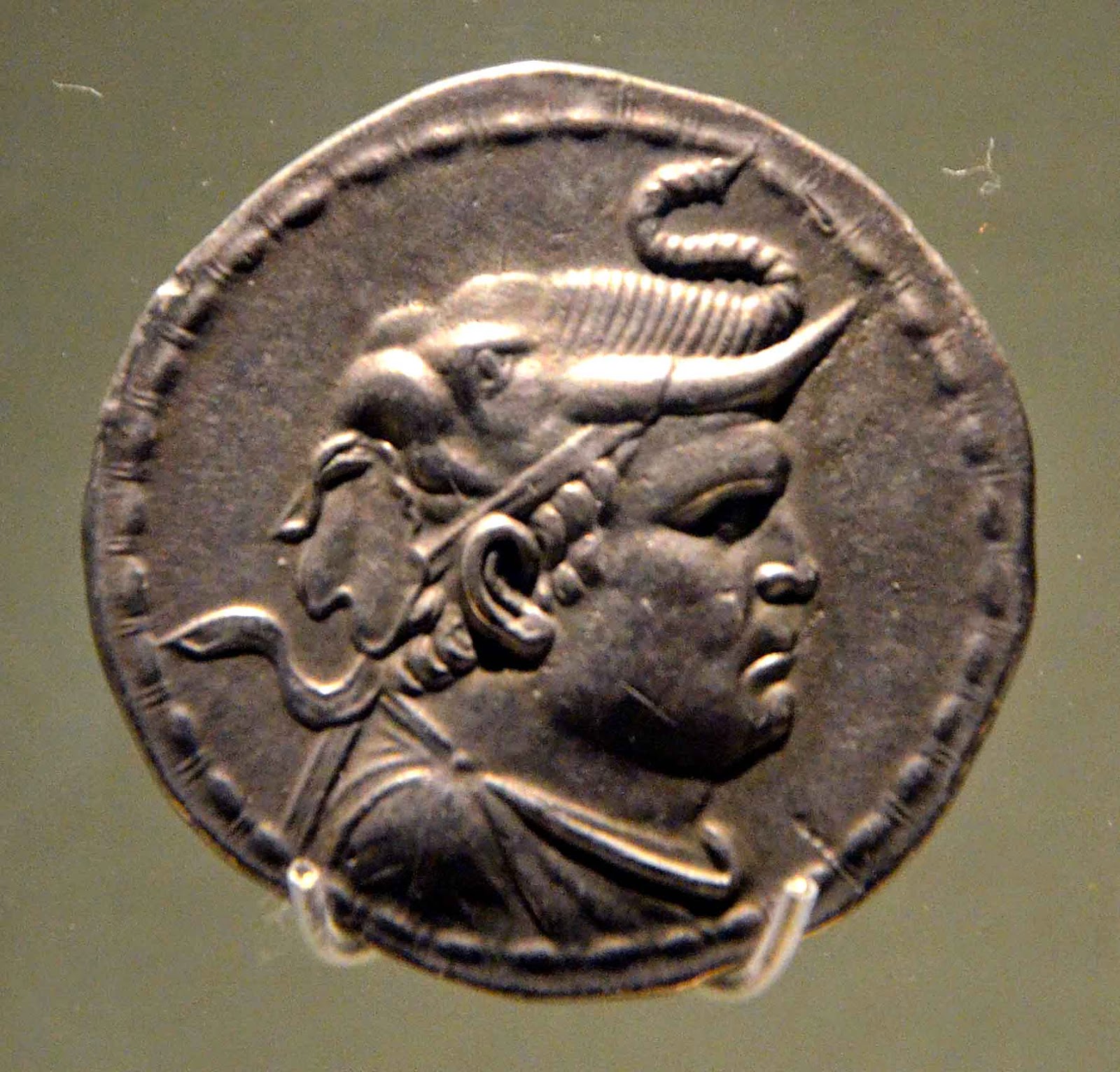 El mundo de Avekrénides. : Monedas griegas antiguas. Colección C ...