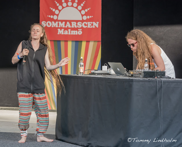 Foto och andra bilder: Ramy Essam, Ayla Shatz och Art Melody