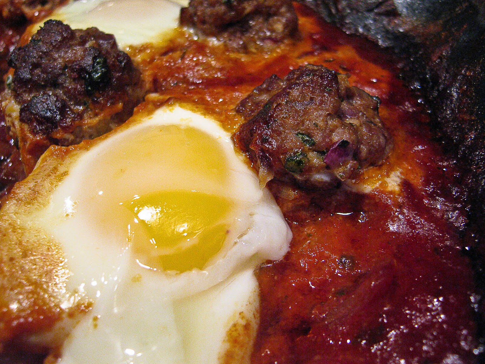 Kefta Tagine Bil Beid (Moroccan Meatball Tagine With Tomato & Eggs ...