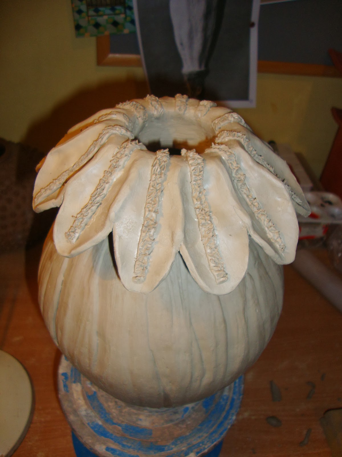 Wendy Wallwork Ceramics: Poppy pod