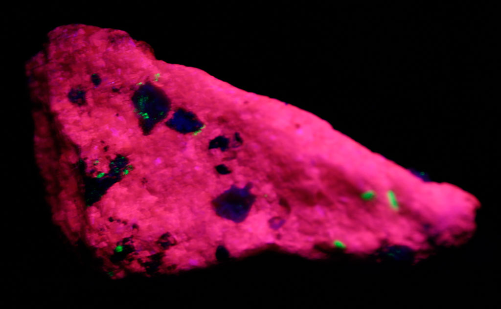 Poppular Photography: UV Light Fluorescent Calcite