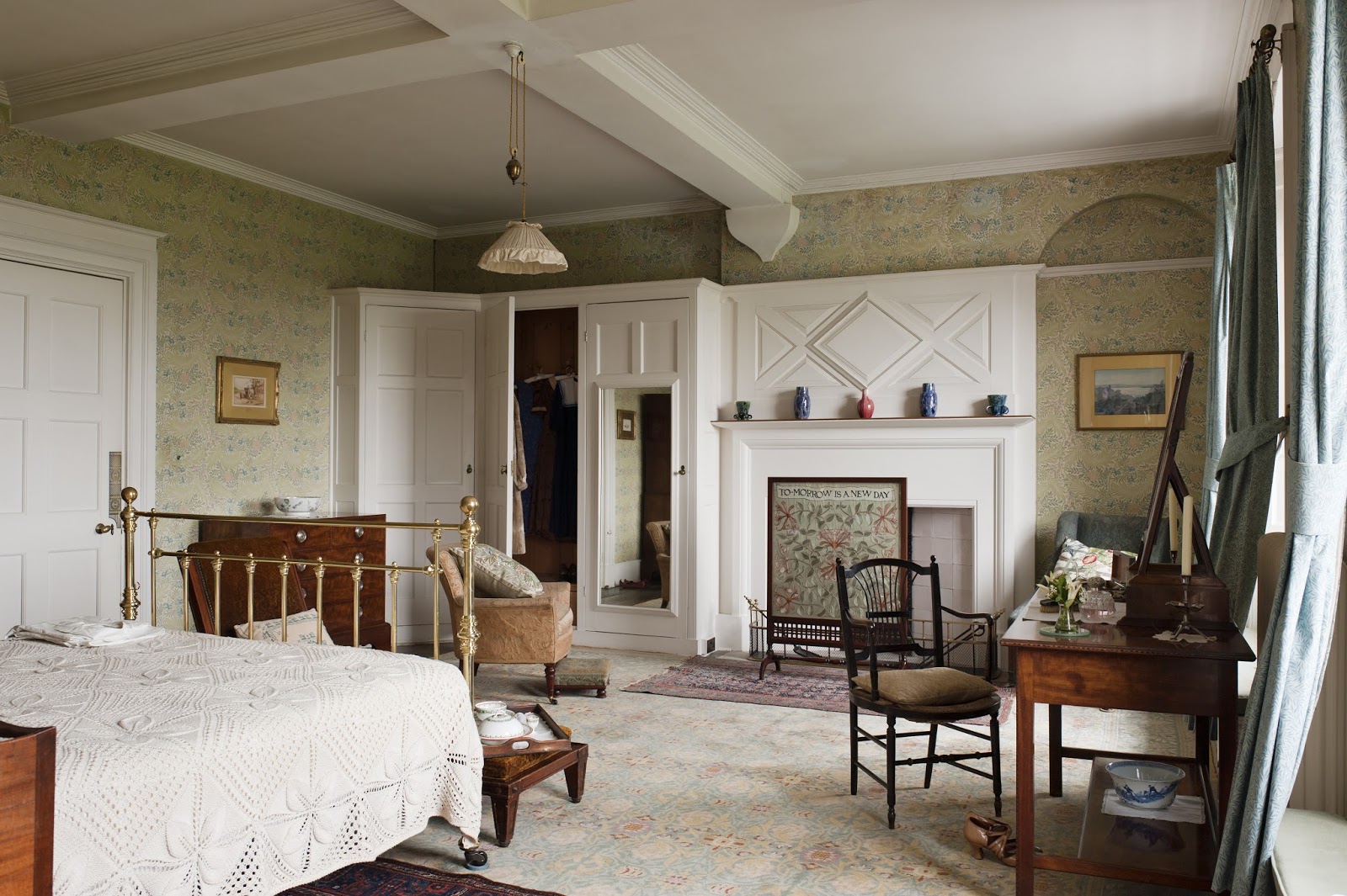 "Tweedland" The Gentlemen's club: Standen, The "Arts and Crafts House ...