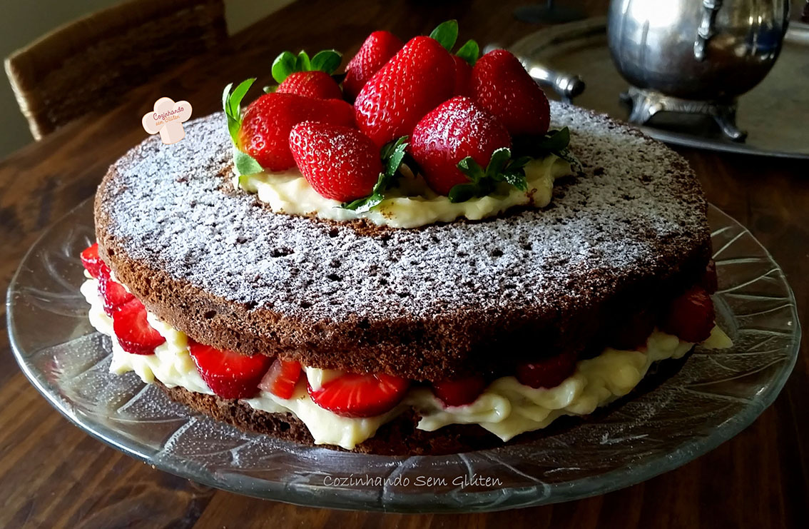 Cozinhando Sem Glúten Bolo De Chocolate Recheado Com Creme E Morangos