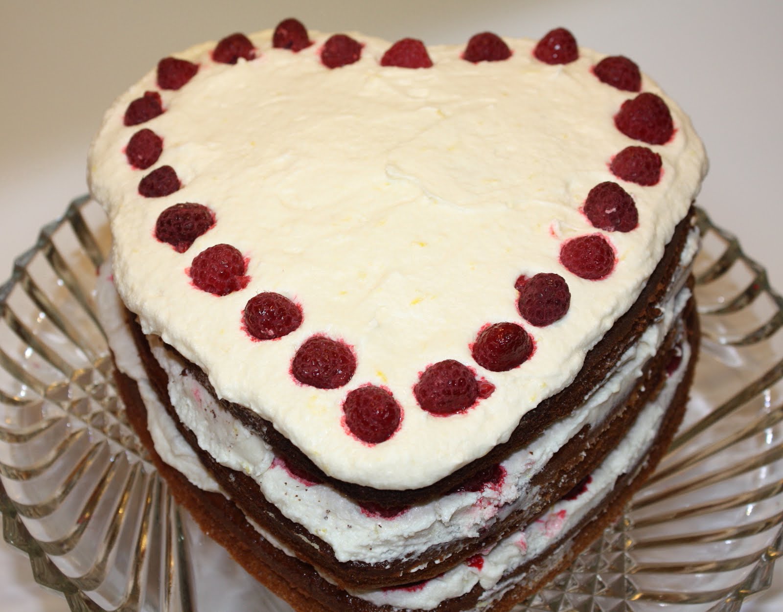 Thimbles, Bobbins, Paper and Ink: Cake dome Sunday #12: Gingerbread ...