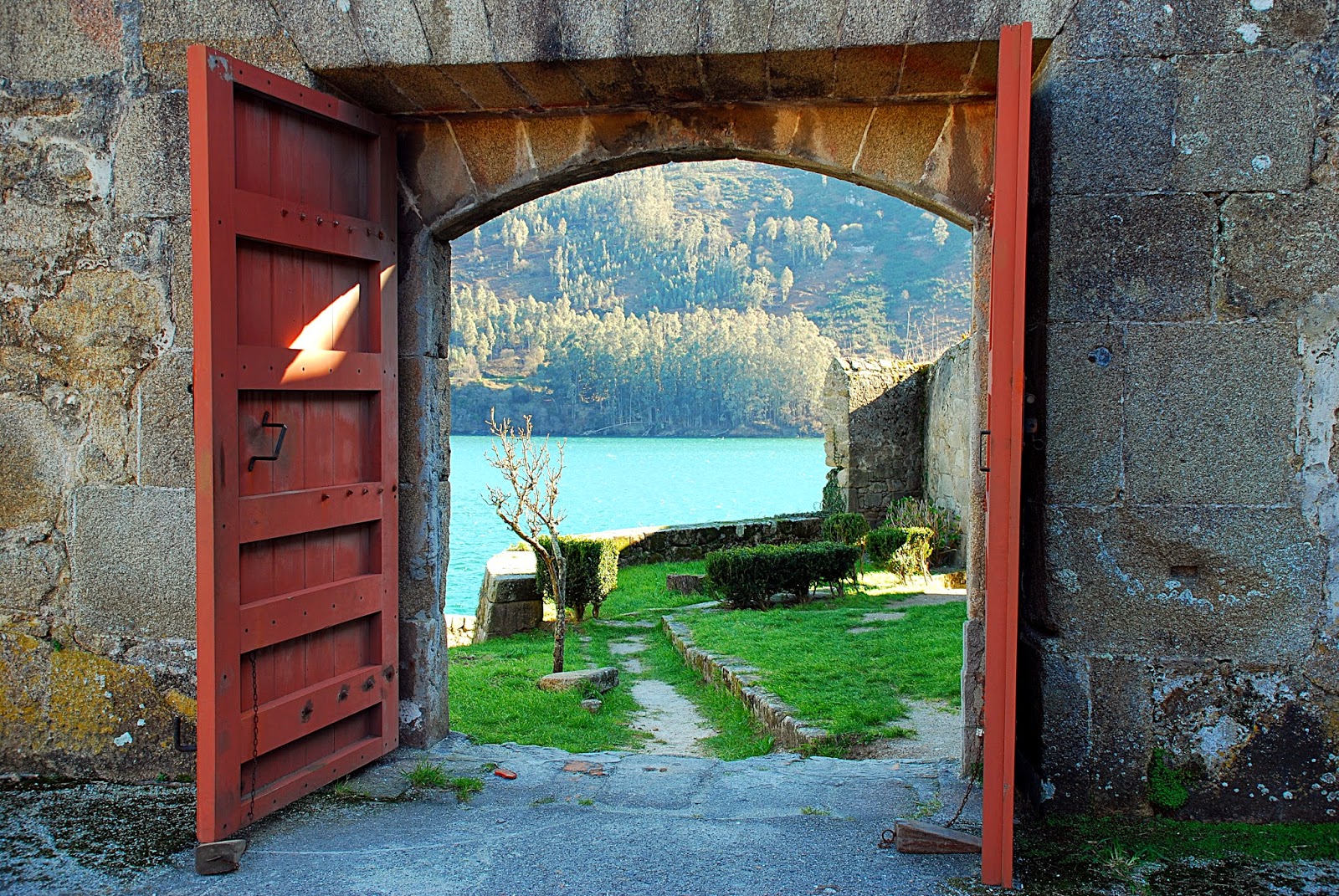 REFLEXIONES : UNA PUERTA ABIERTA