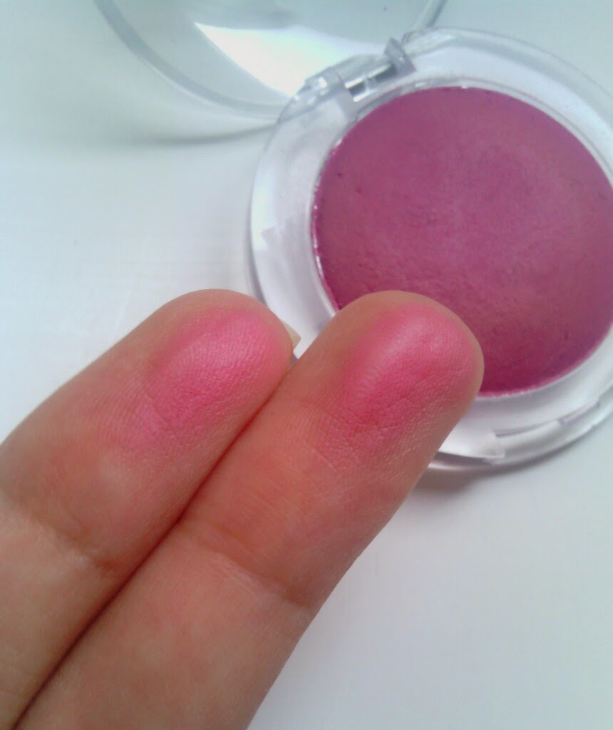 Essence Come to Town- kremasto rumenilo