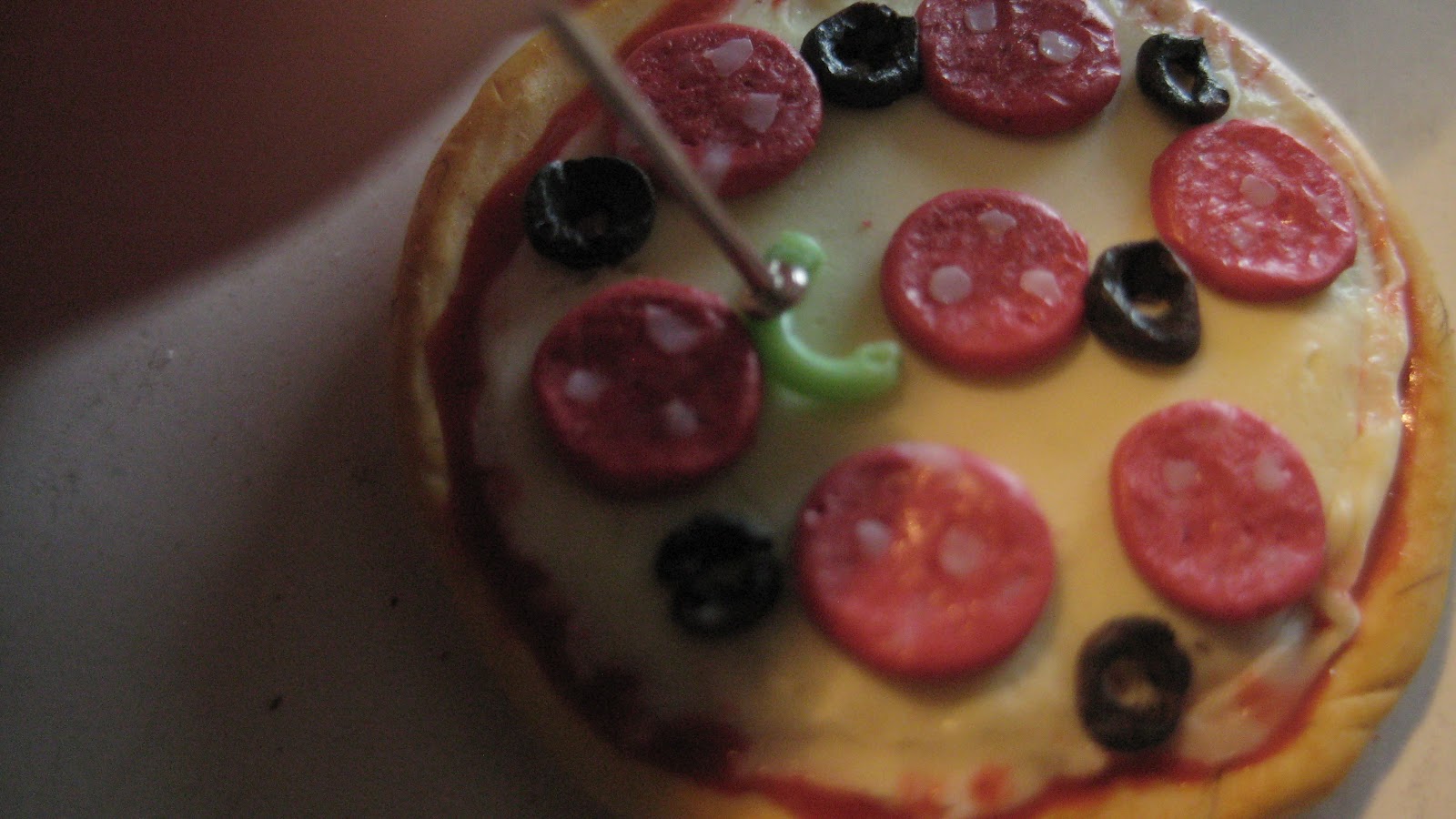 punkartkaietsi: Polymer clay miniature pizza tutorial