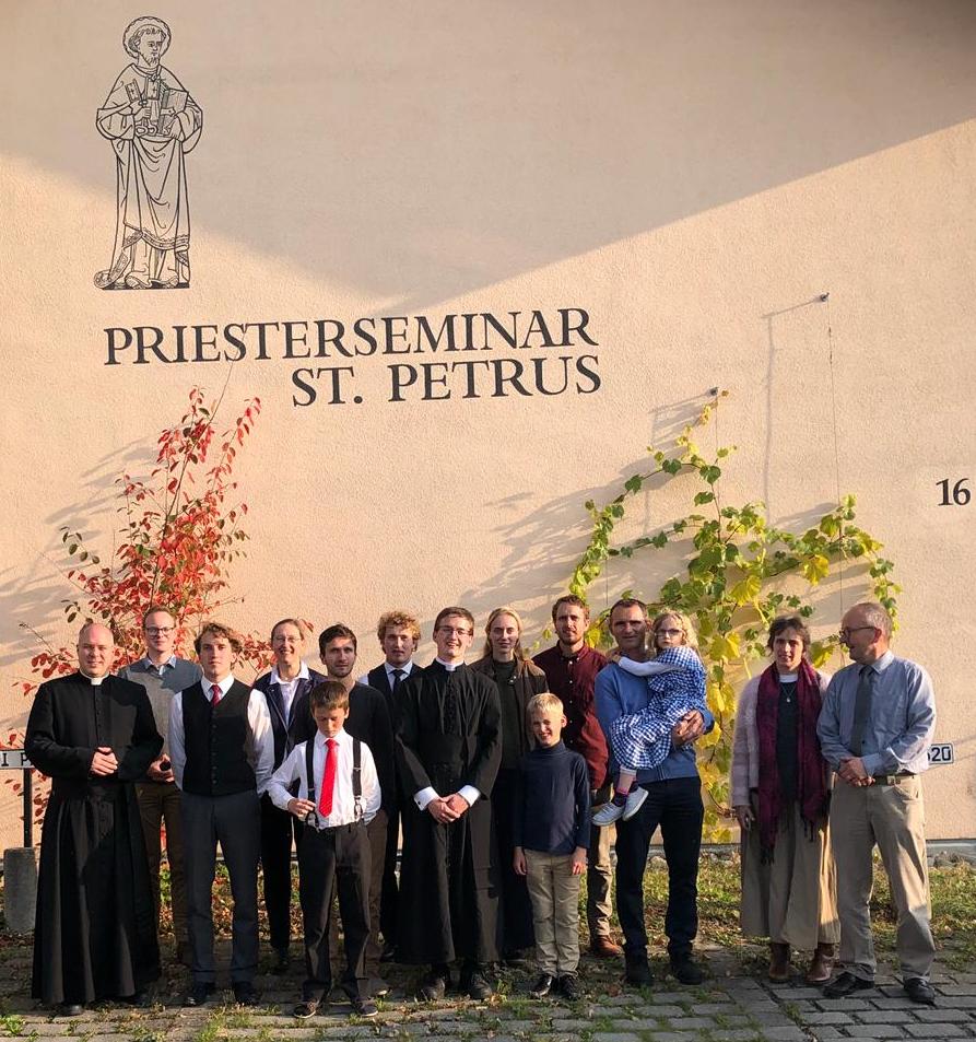 Sint-Agneskerk Amsterdam: Gideon Zoonen ontvangt de tonsuur en wordt ...