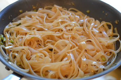 Playing with Flour: Everyday food...a pad thai recipe