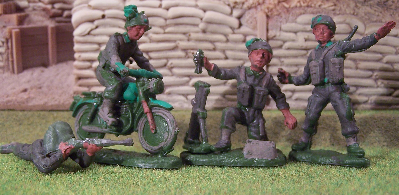 WWII Plastic Toy Soldiers: Introducing the Italian Infantry
