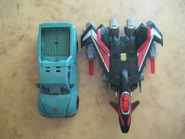 ChCse's blog: Toy Review: Transformers Generations Sky Shadow