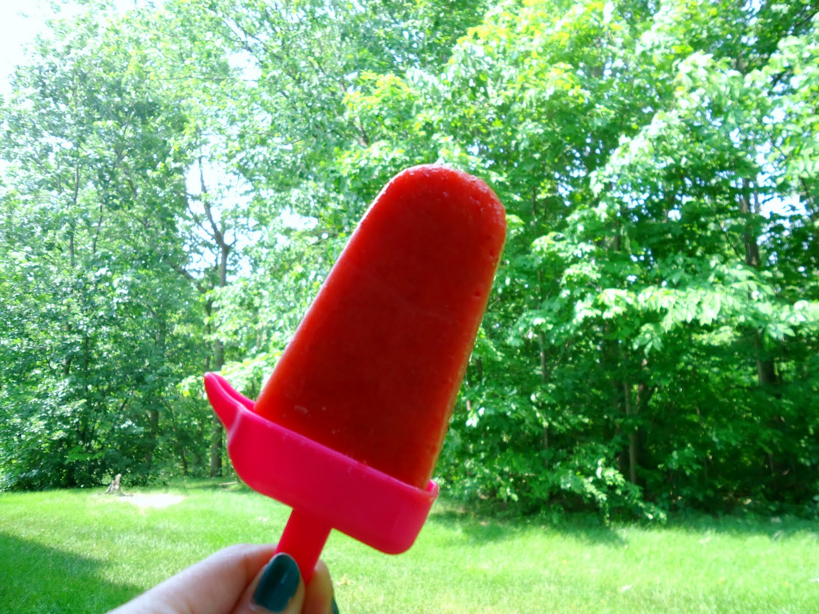 This Woman Cooks: Strawberry Popsicles