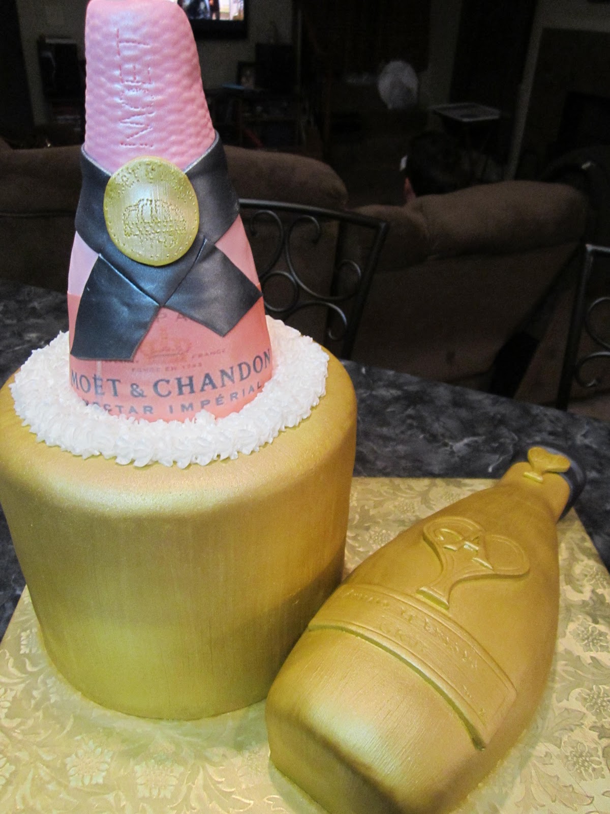 MyMoniCakes: Ace of Spades & Moet Bottle Cakes
