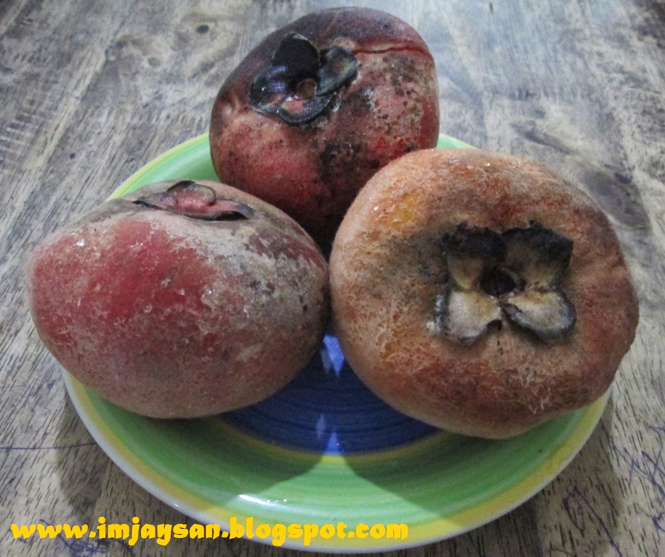 Sun Toes: How to eat a Mabolo Fruit