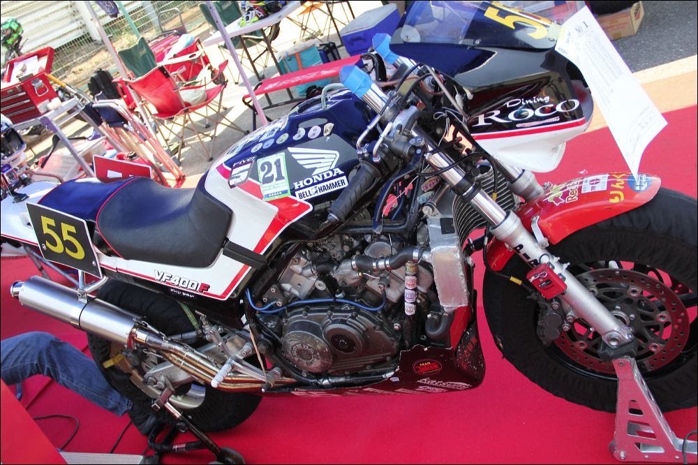 ROAD RIDER: HONDA VF400F TOT Racer