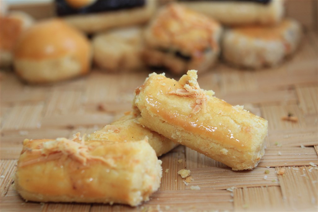 Kastengel ( Cheese Bar Cookies) | FaMe - Family Memory