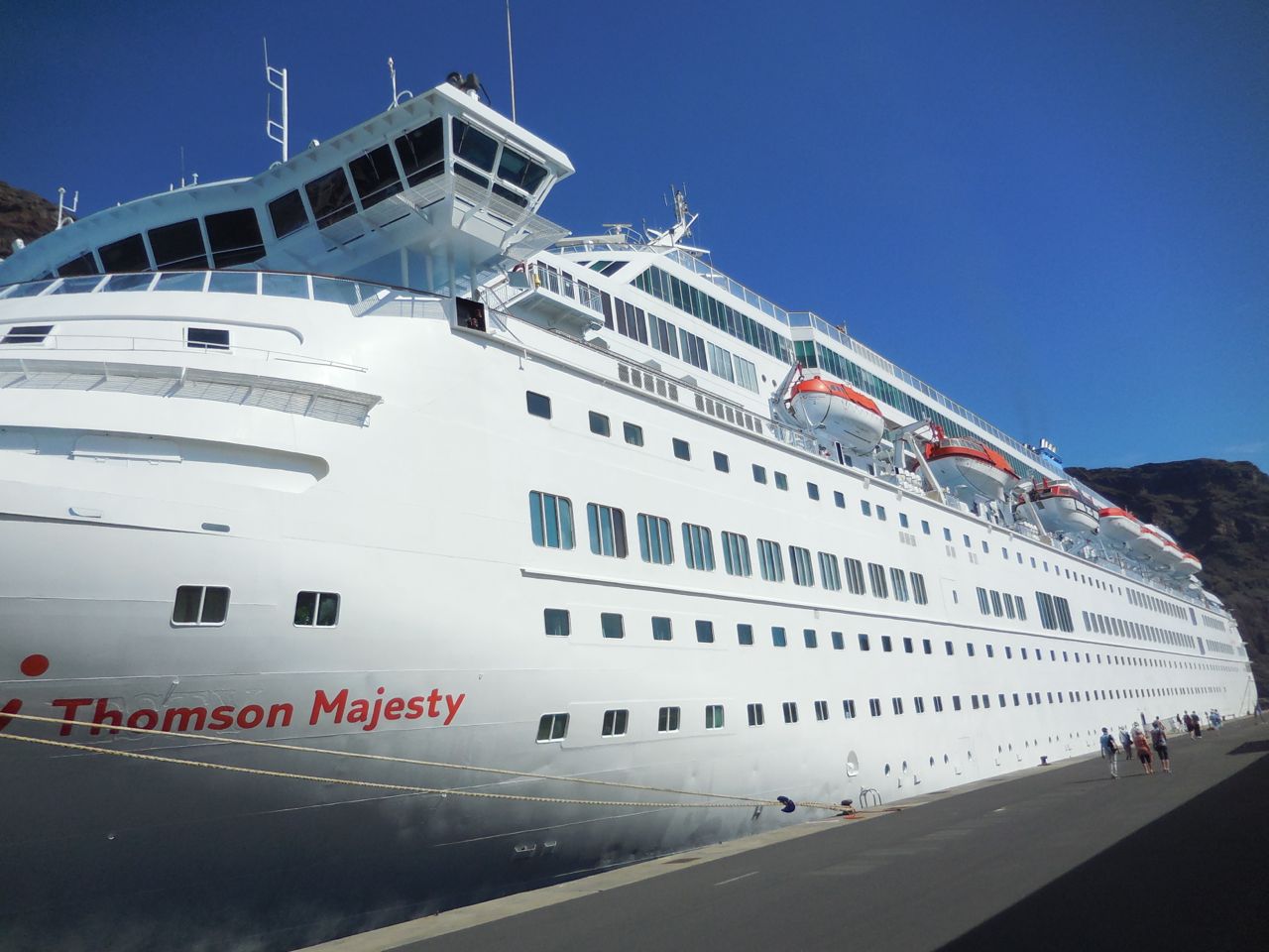 LA GOMERA ISLAND (Canary Islands): Cruise ship Thomson Majesty back in ...